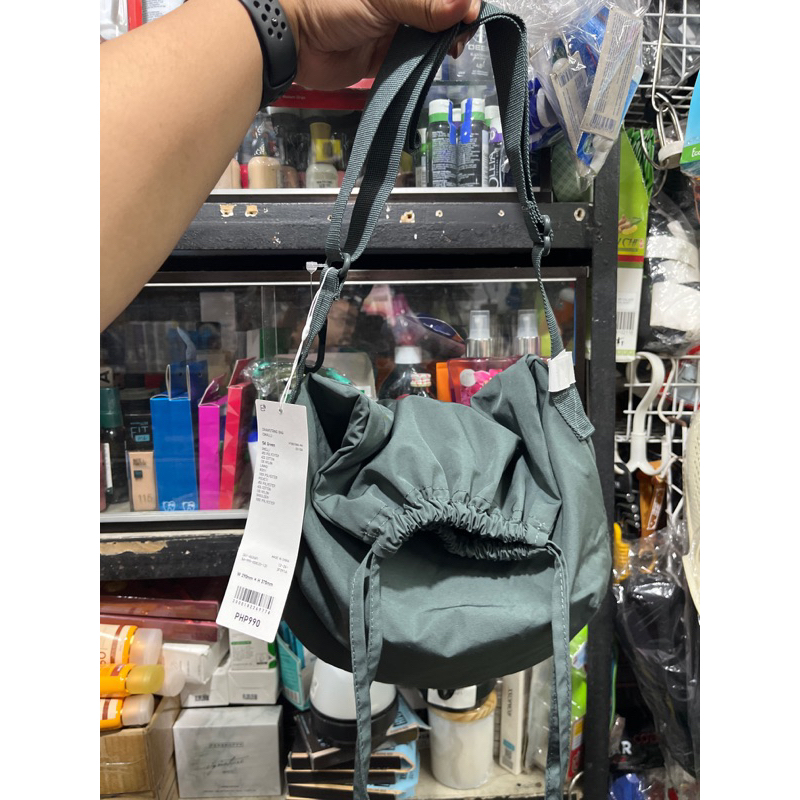 UNIQLO Drawstring Shoulder Bag | Shopee Philippines