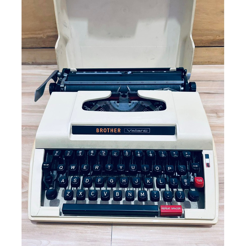 BROTHER Valiant Vintage Typewriter White with Cover in Fully Working ...