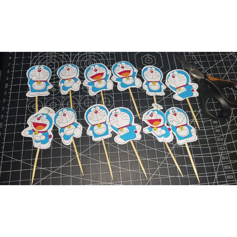 customized photo printed cupcakes toppers assorted Doraemon decor ...