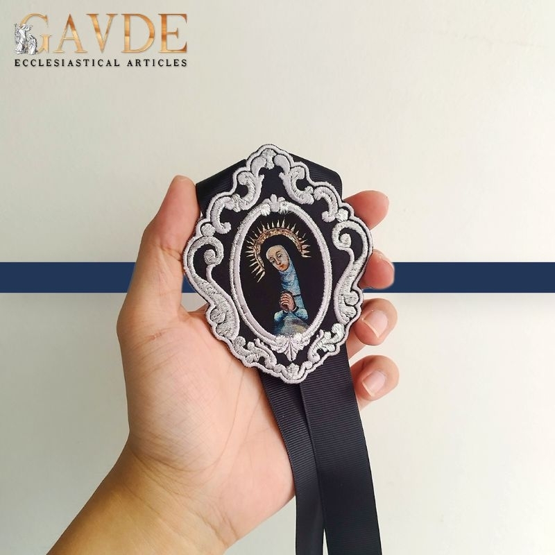 GAVDE Illumina Line Soledad de Porta Vaga Embroidered Medallion Marian ...