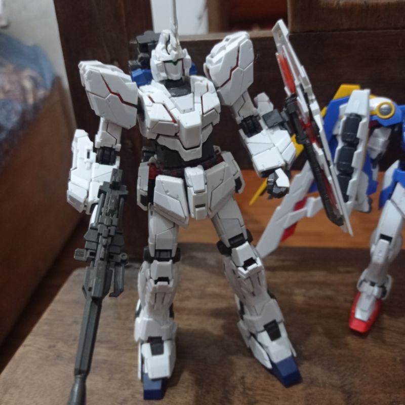 Pre Loved Bandai Real Grade RG 1/144 Unicorn Gundam mecha robot model ...