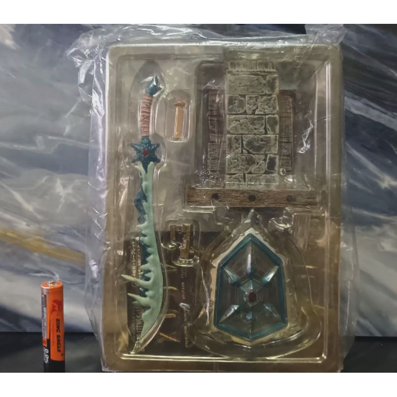 2005 Dragon Quest Legend Items Gallery - Blizzard Blade and Ice Shield ...