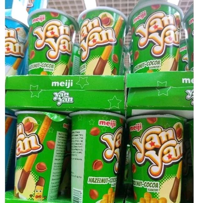 Meiji Yan Yan Biscuit Sticks with Hazelnut Cocoa Cream Dip| Snackable Biscuit Sticks 44g ...