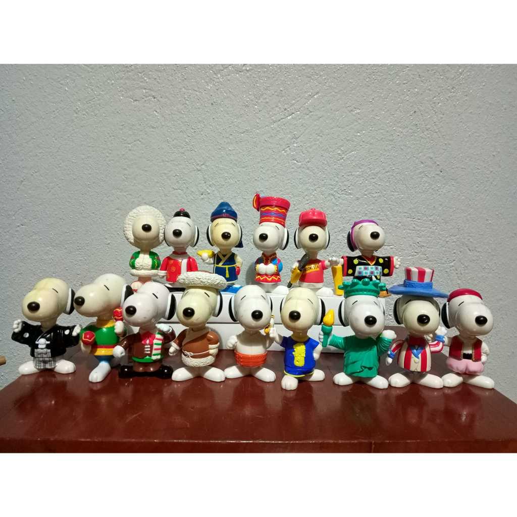 Snoopy World Tour Collectible Figures | UFS | Shopee Philippines