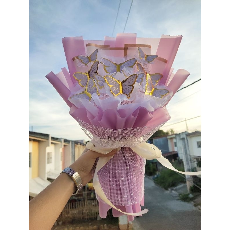 Butterfly Bouquet with lights and box with shredded paper (10pcs ...