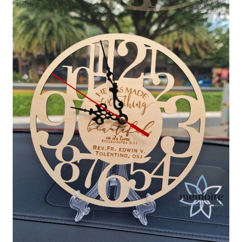Laser Engraved Personalized Wall Clock for Wedding Souvenirs and ...