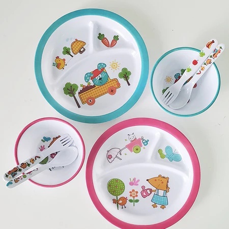 Baby feeding set 4-piece plastic baby dinnerware set, baby plastic bib ...