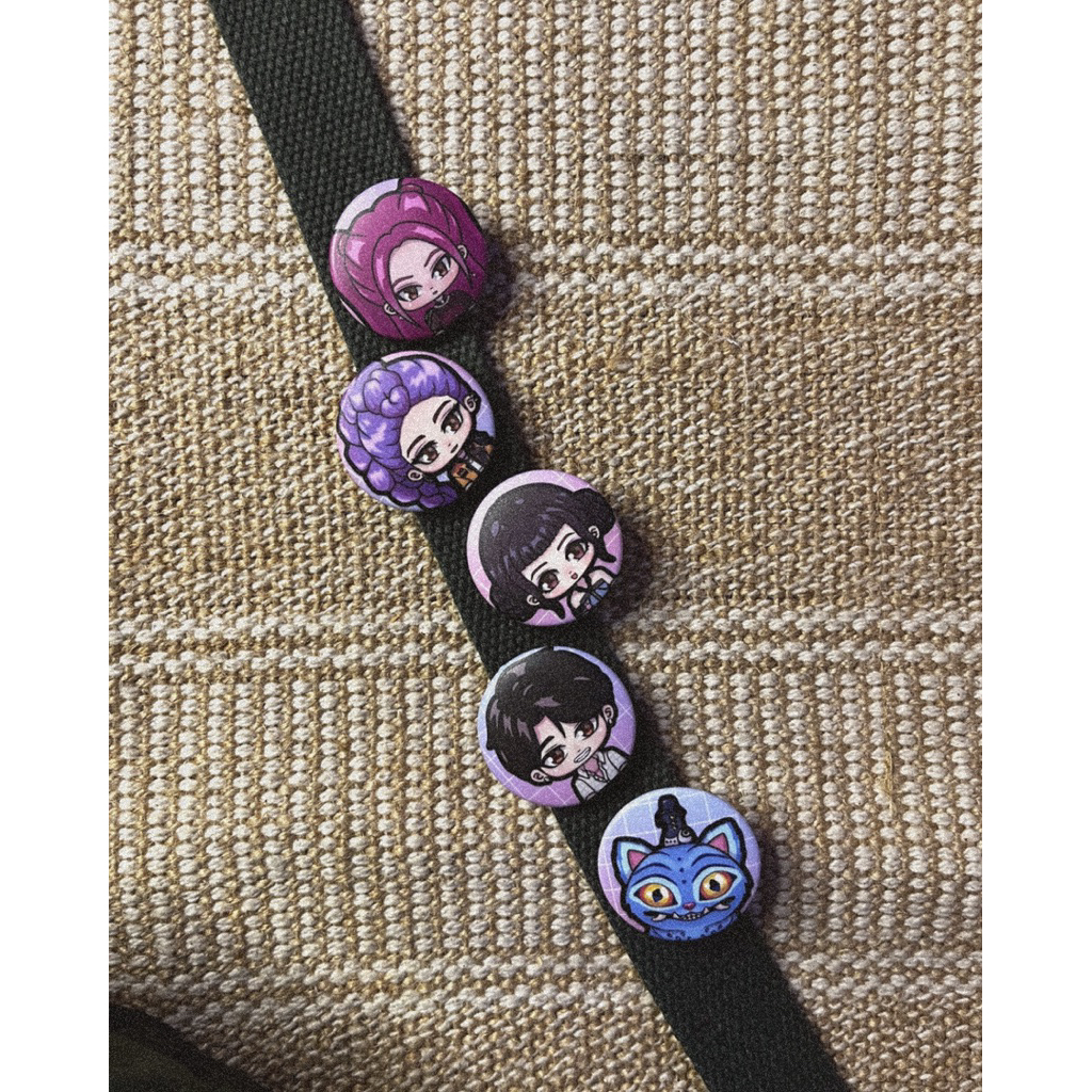 Kpop demon hunters bag pin huntrix rumi zoey mira jinu derpy | Shopee ...