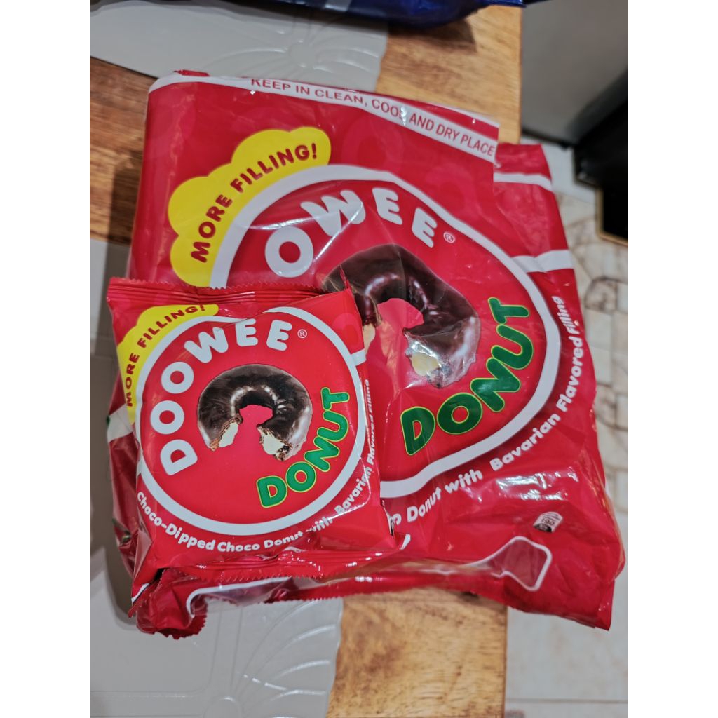 Doowee Donut Choco-Dipped Choco Donut with Bavarian Flavored Filling 10 ...