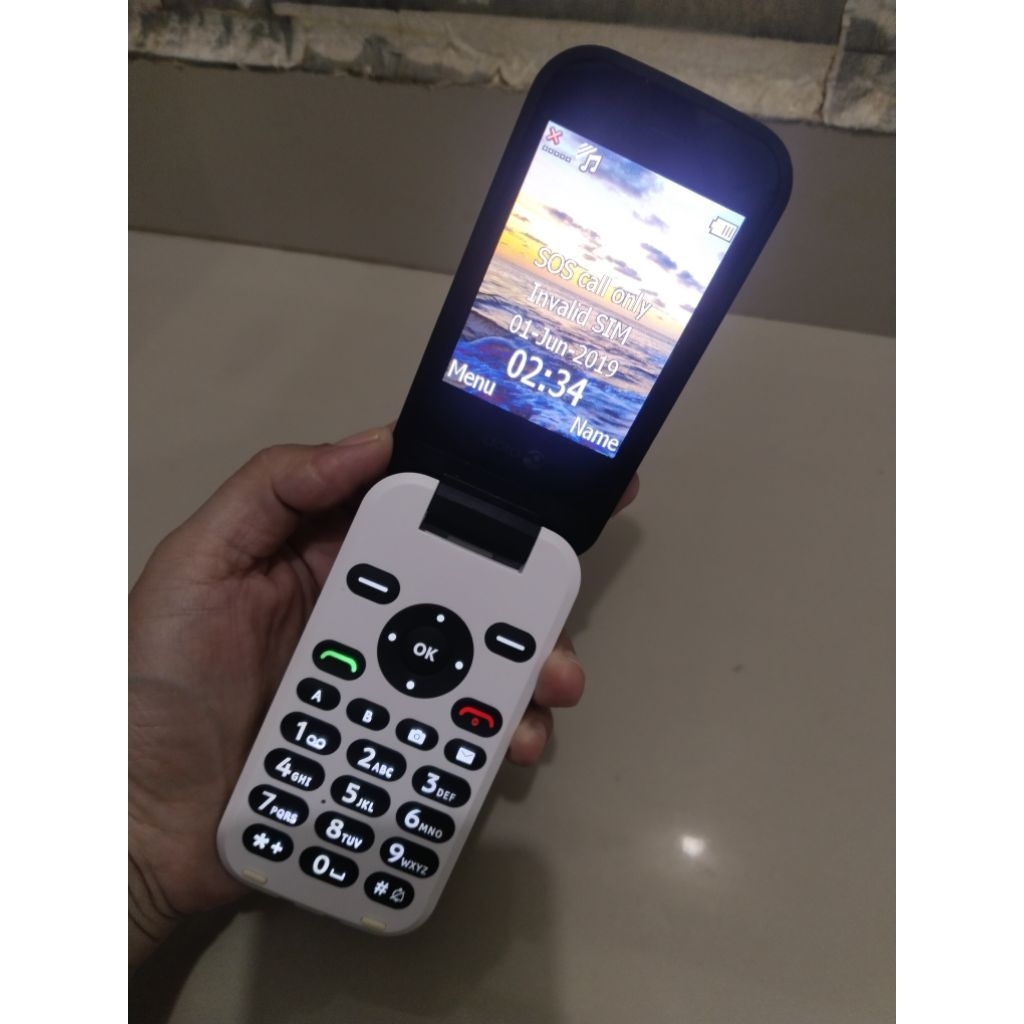 Super Sale! Doro 6820 Flip Phone, OAP, Extra Loud & Clear | Shopee ...