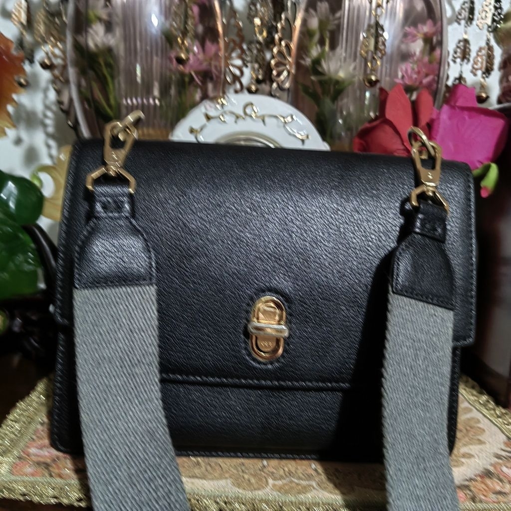 preloved carlyn bag two way kili and cross body made in japan | Shopee ...