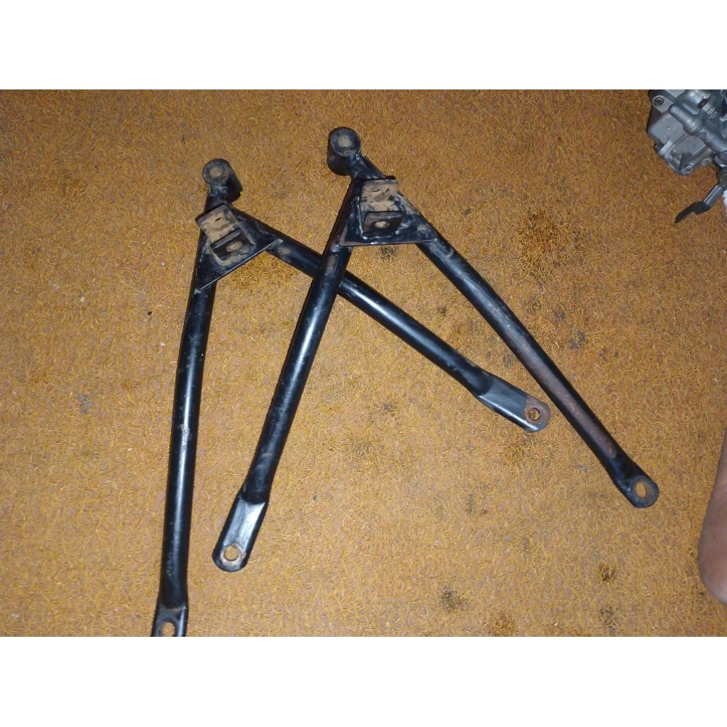 Bajaj Boxer150/CT150 passenger footrest bracket surplus | Shopee ...