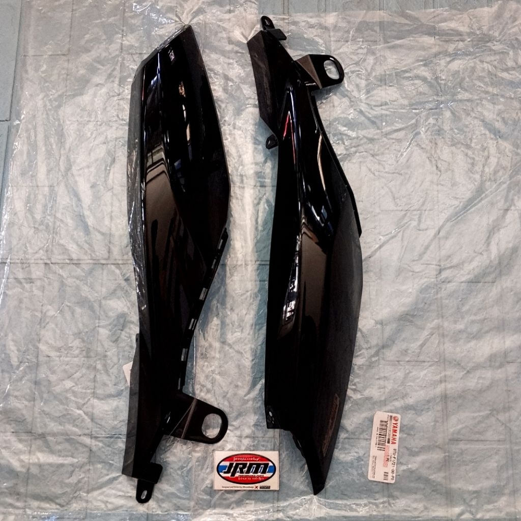 NMAX TECHMAX / STD V3 COVER SIDE 1&2 LEFT / RIGHT GLOSSY BLACK(BTU ...