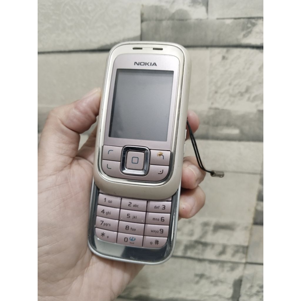 Super Sale! Affordable Nokia 6111 Slide Retro mobile phone As Is ...