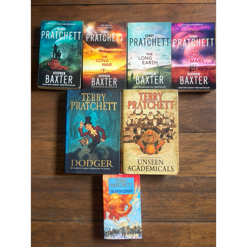 preloved Terry Pratchett books (discworld and the long earth series ...
