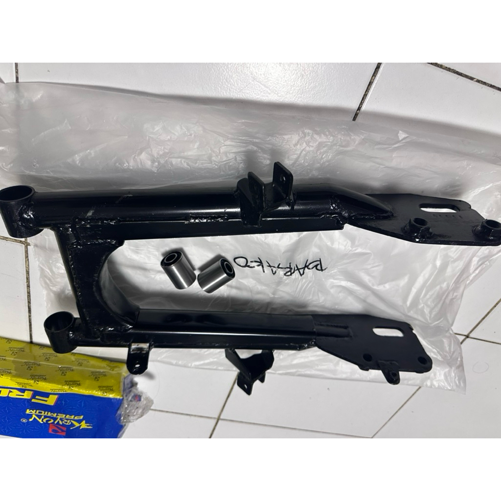 SWING ARM WITH BUSHING FOR KAWASAKI 175 /BARAKO-l/BARAKO-ll | Shopee ...