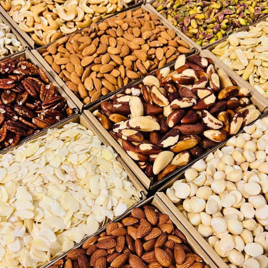 Premium Nuts in 1 liter Jar (500 grams)- ALmonds, Walnuts, Cashew ...