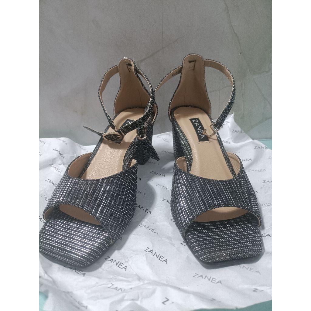 Preloved shoes, preloved sandals. Zanea size 5. Block sandals | Shopee ...