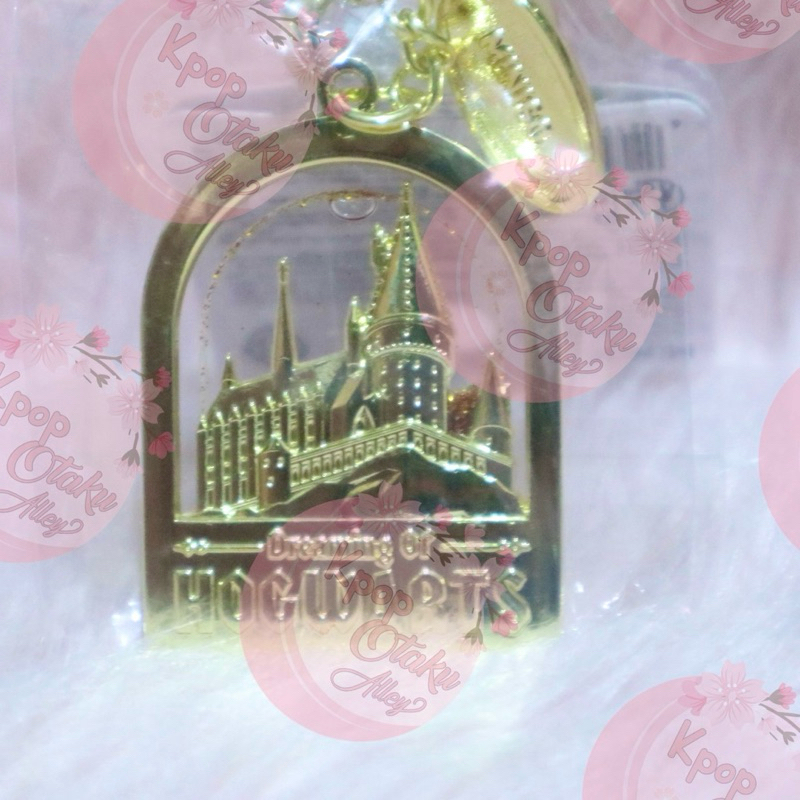 Harry Potter x MINISO Hogwarts Castle Liquid Glitter Keychain | Shopee ...