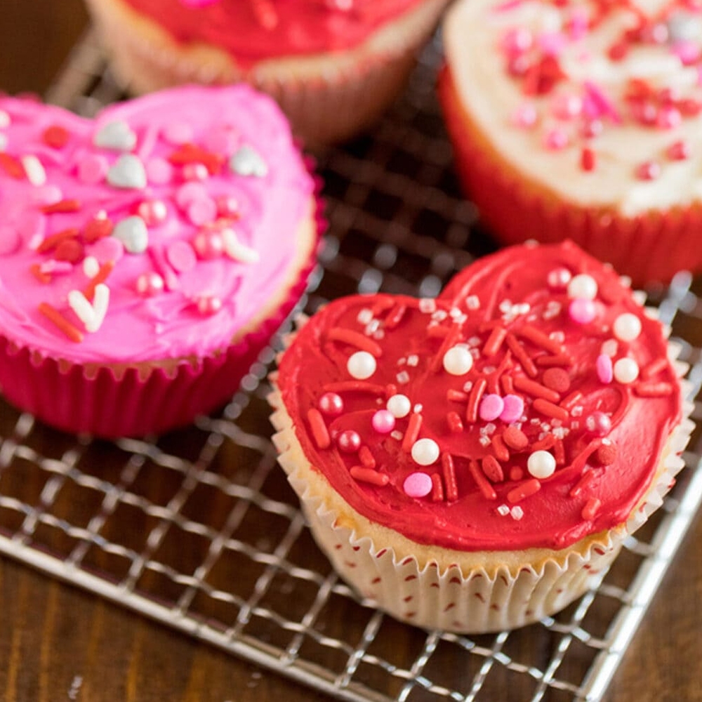 PRW Flat Hearts Edible Decor Candy 20g - Edible Decor Candy Cake ...