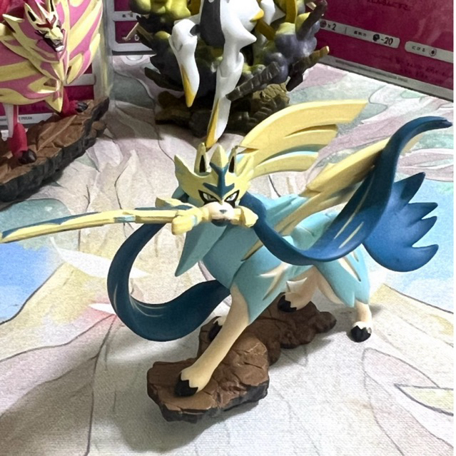 Zacian - Shiny Zacian Pokemon Figure - Genuine - Pokemon TCG | Shopee ...