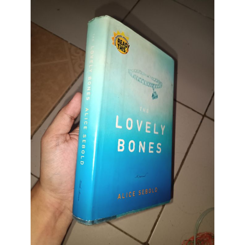 The lovely bones by: Alice Sebold | Shopee Philippines