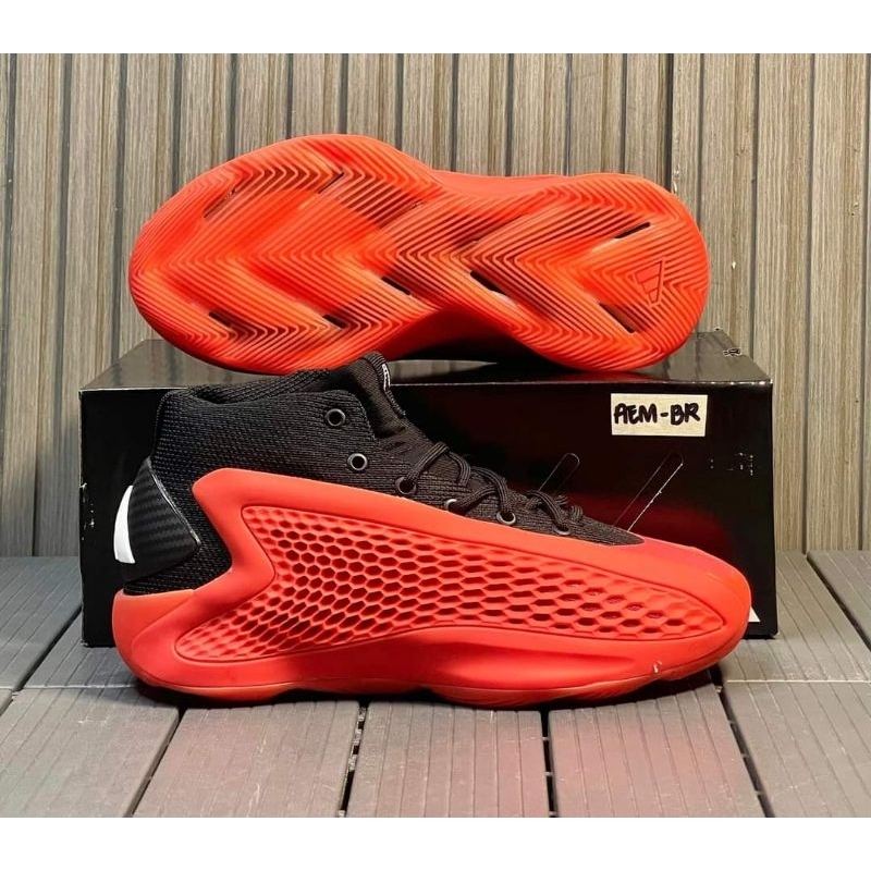 ANTHONY EDWARDS SIGNATURE SHOES UA PAIRS LIGHT WEIGHT AND SPIKE COMES ...