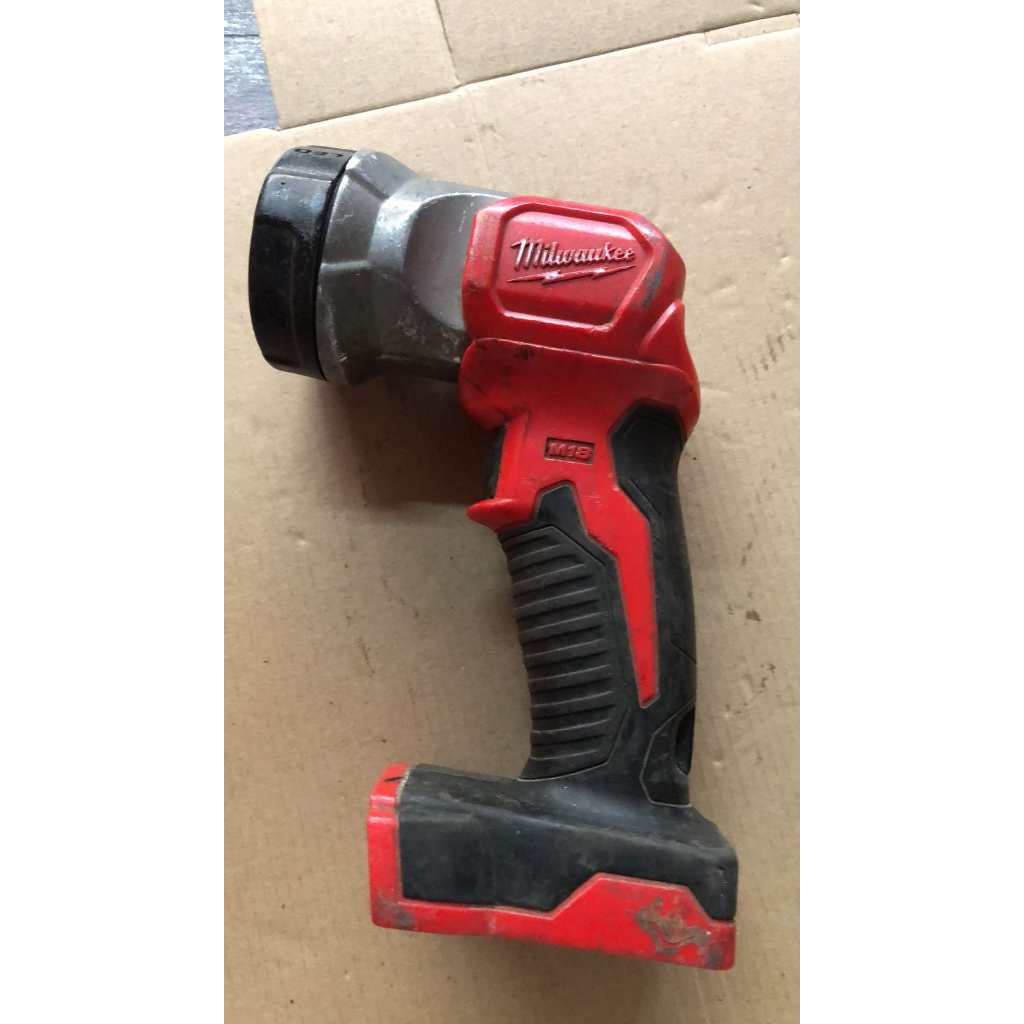 Milwaukee Tool M18 18V Lithium-Ion Cordless 100 Lumens LED Portable ...