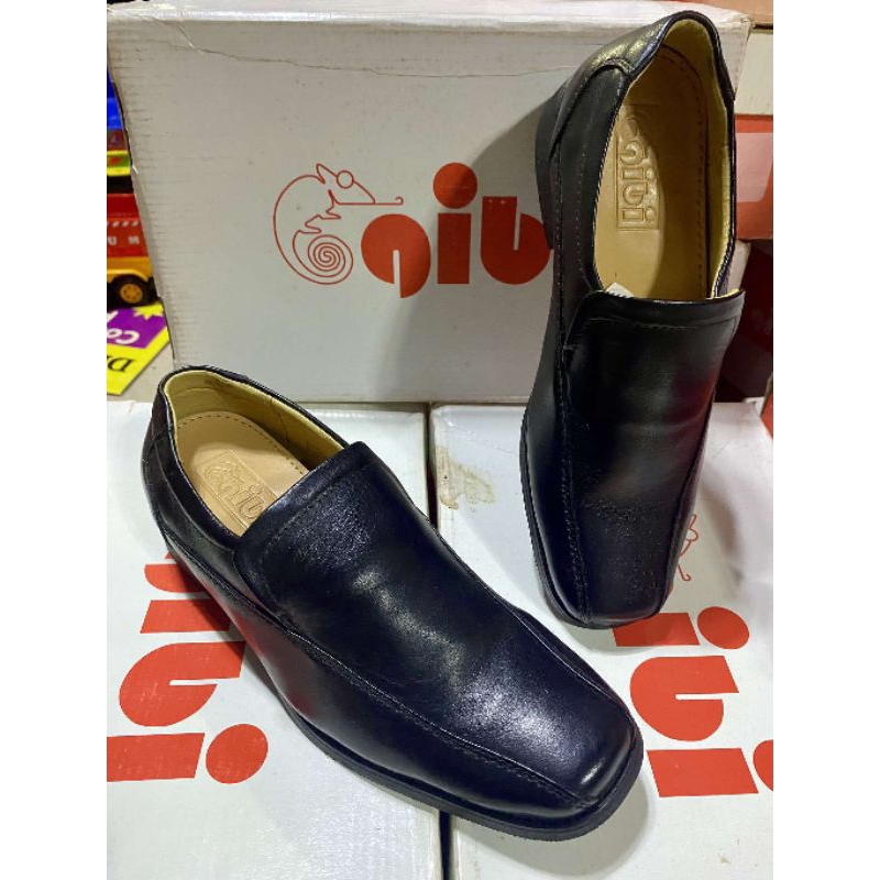 GIBI BLACK SHOES PULL OUT | Shopee Philippines