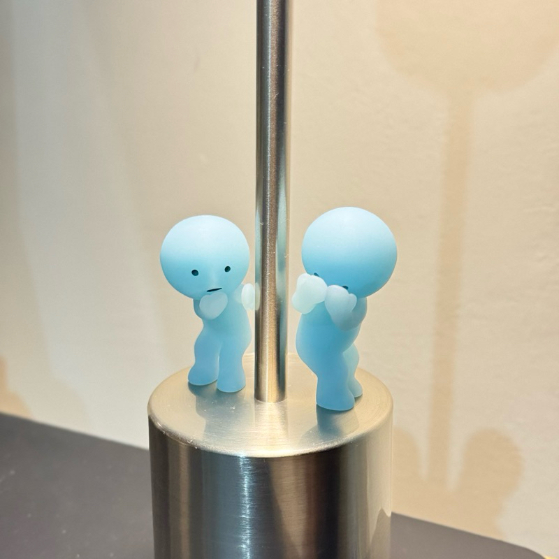 blue smiskis: looking and not looking | Shopee Philippines