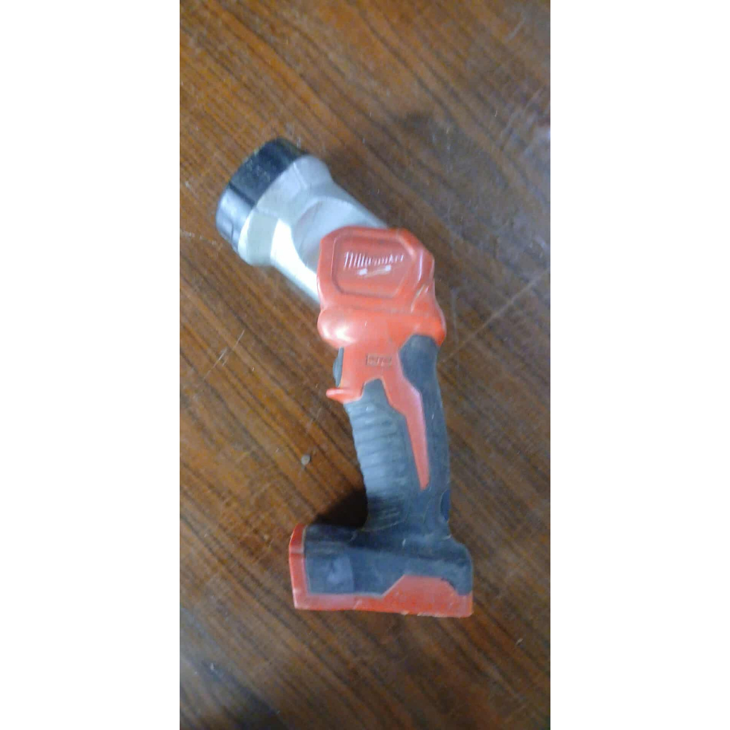 Milwaukee Tool M18 18V Lithium-Ion Cordless 100 Lumens LED Portable ...