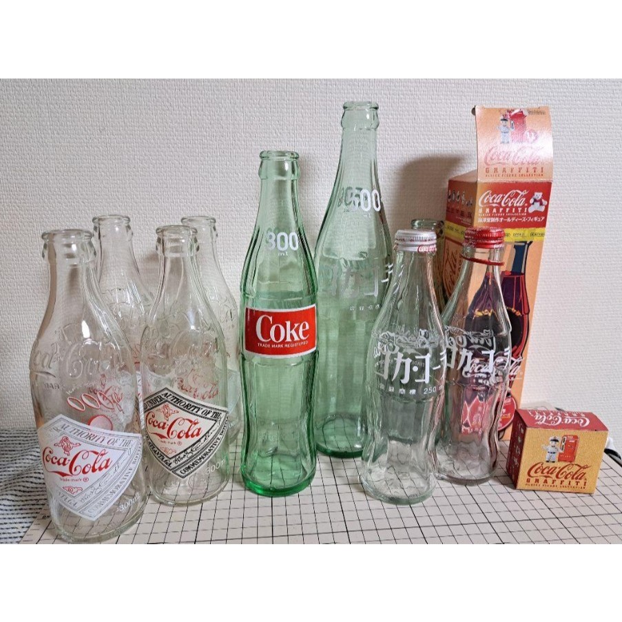 Coca-Cola Empty bottles Set 3rd generation Coke red label Tokyo Coca ...