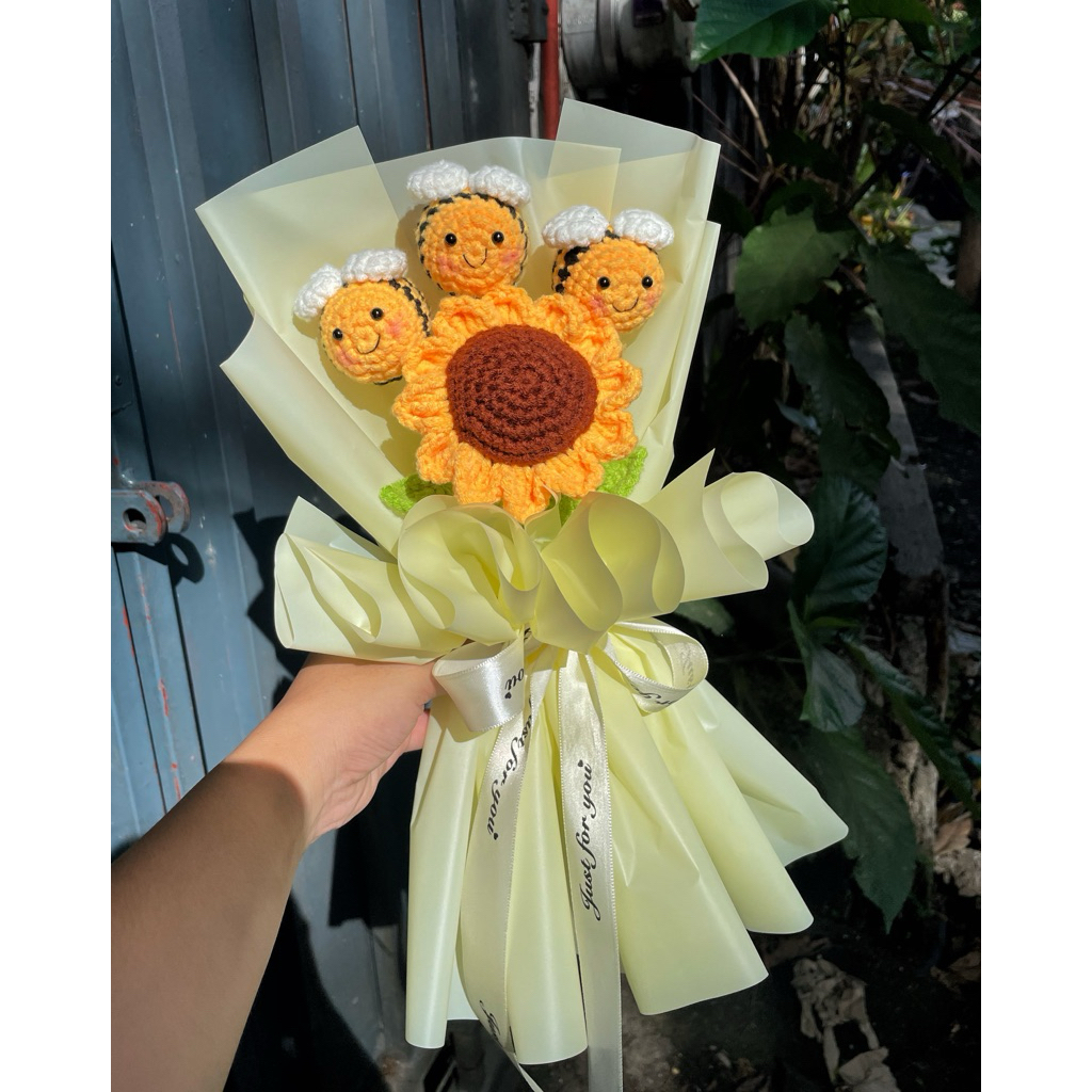 Bouquet with Amigurumi Kuromi,Pig,Frog,Monkey,Bee | Shopee Philippines