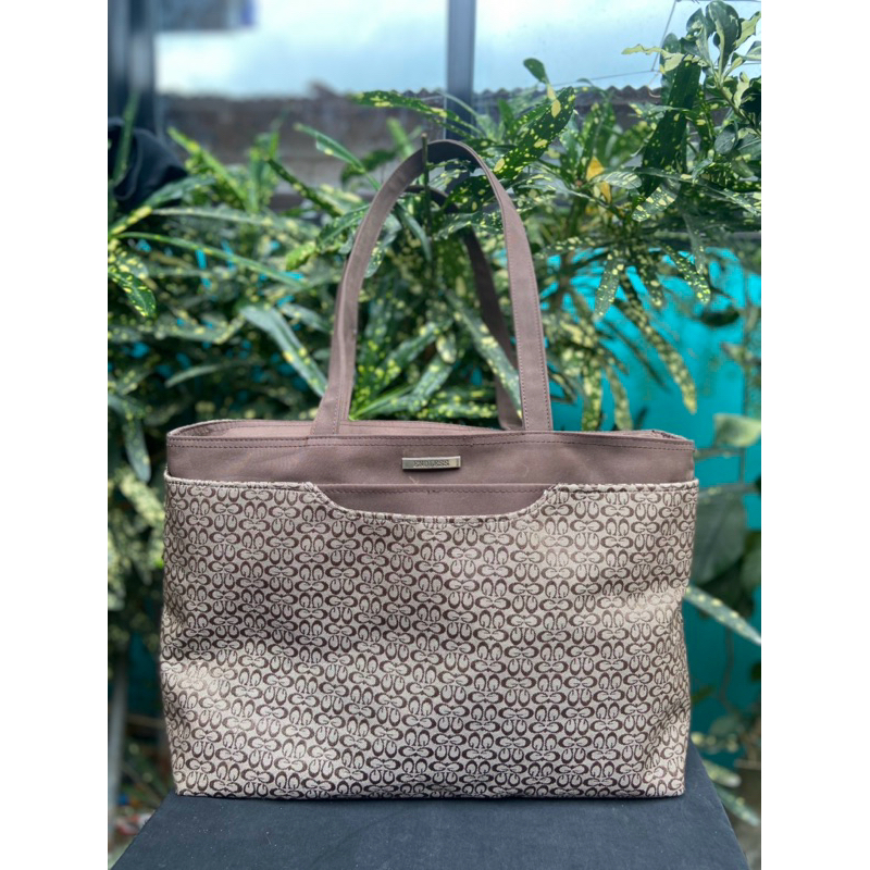 Ukay bag - details nasa pictures na - Maliit na issue lang pero good ...