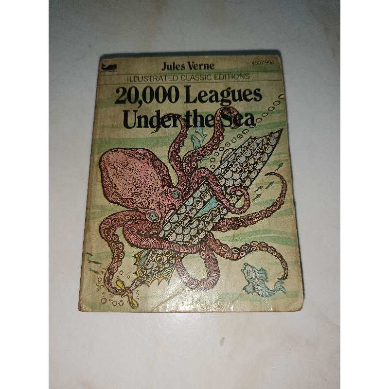 Vintage illustrated classic edition 20,000 Leagues under the sea Book ...