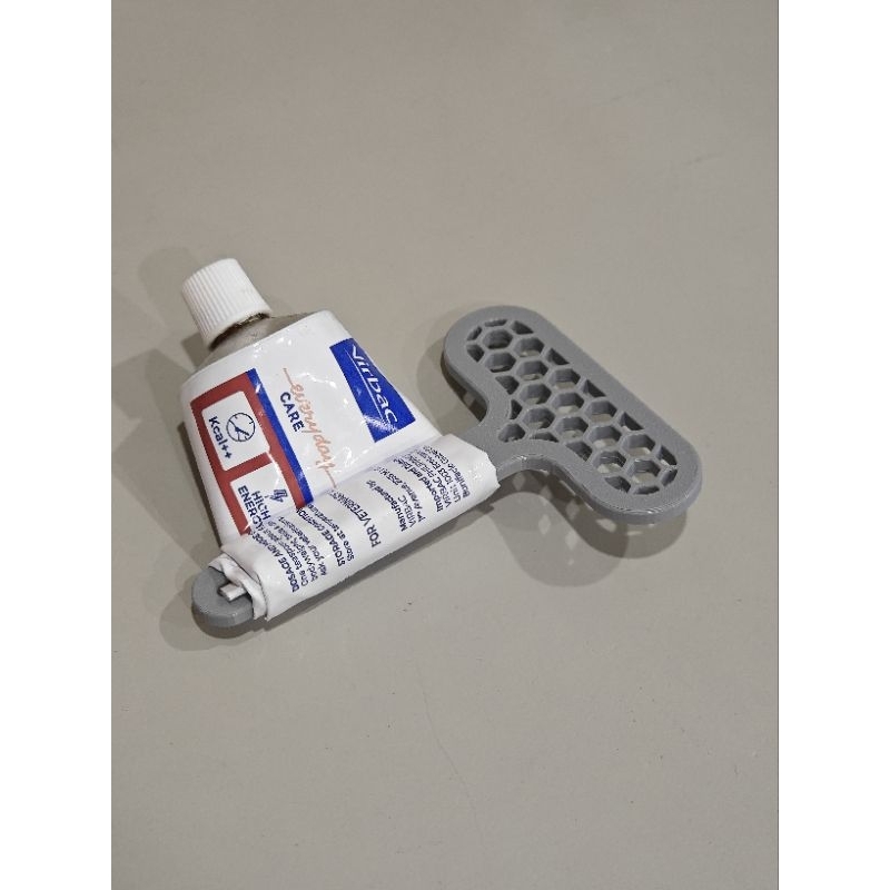 3D Printed Tube Twister - Random Colors | Shopee Philippines