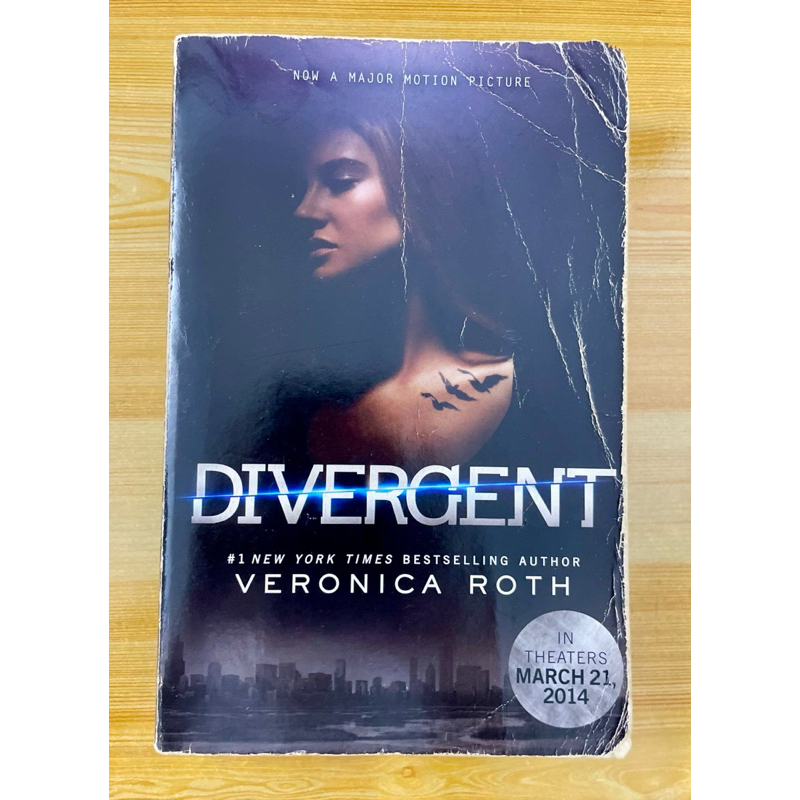 Divergent by Veronica Roth (Authentic /Preloved / Affordable / Fiction ...
