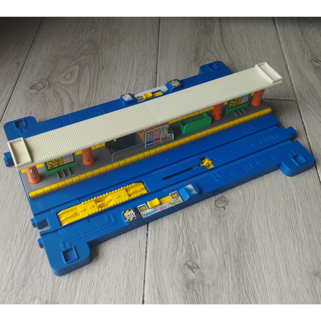 Preloved Tomy Automatic Transfer Station plarail scene part track rail ...