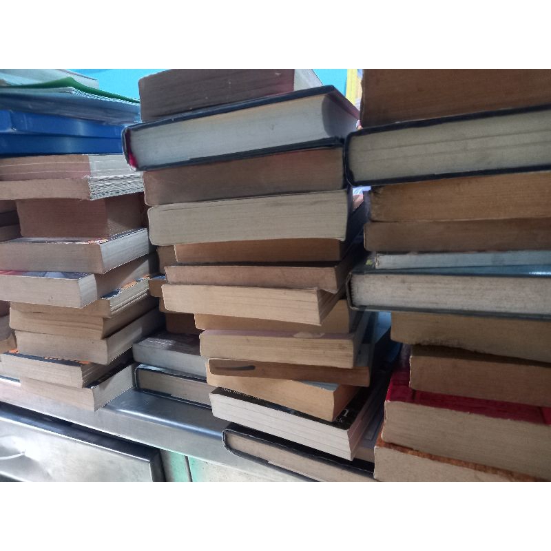 190 per kilo Books for kg (Fiction assorted) preloved | Shopee Philippines