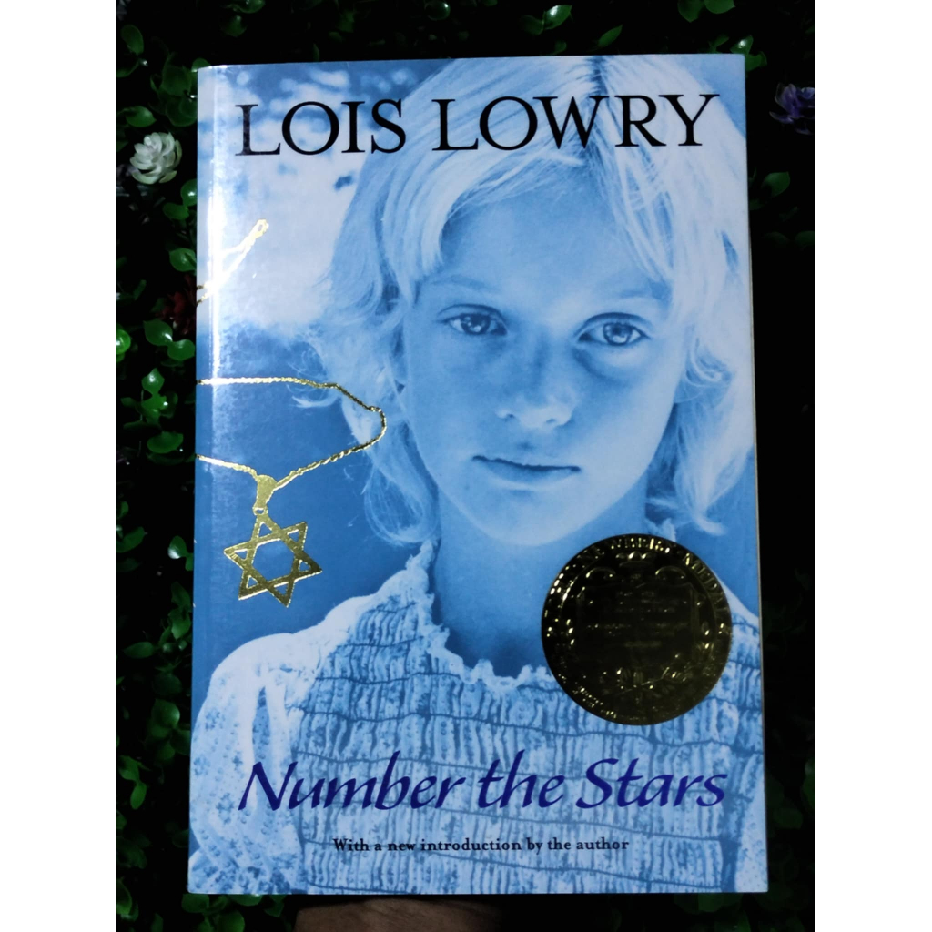 NUMBER THE STARS by LOIS LOWRY / Newbery Medal Winner (Paperback / Used ...