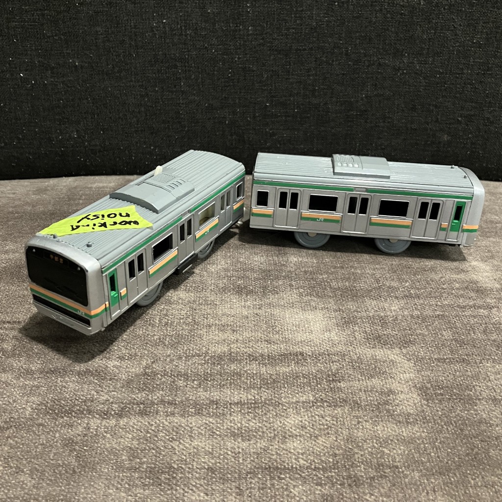 Preloved Tomy E231 series Suburban commuter plarail train battery ...