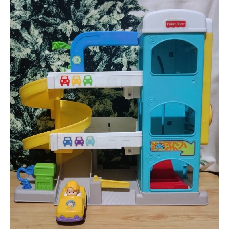 Fisher-Price Little People Helpful Neighbor's Garage with Spiral Ramp Playset | Shopee Philippines