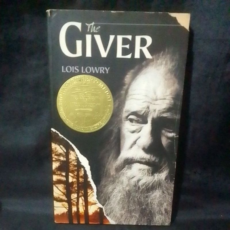THE GIVER: LOIS LOWRY | Shopee Philippines