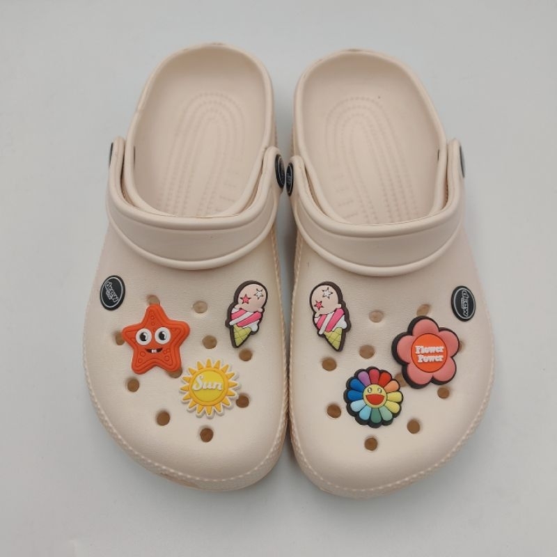 (FREE 4 PCS RANDOM JIBBITZ)Classic clog men and women's fashion hole ...