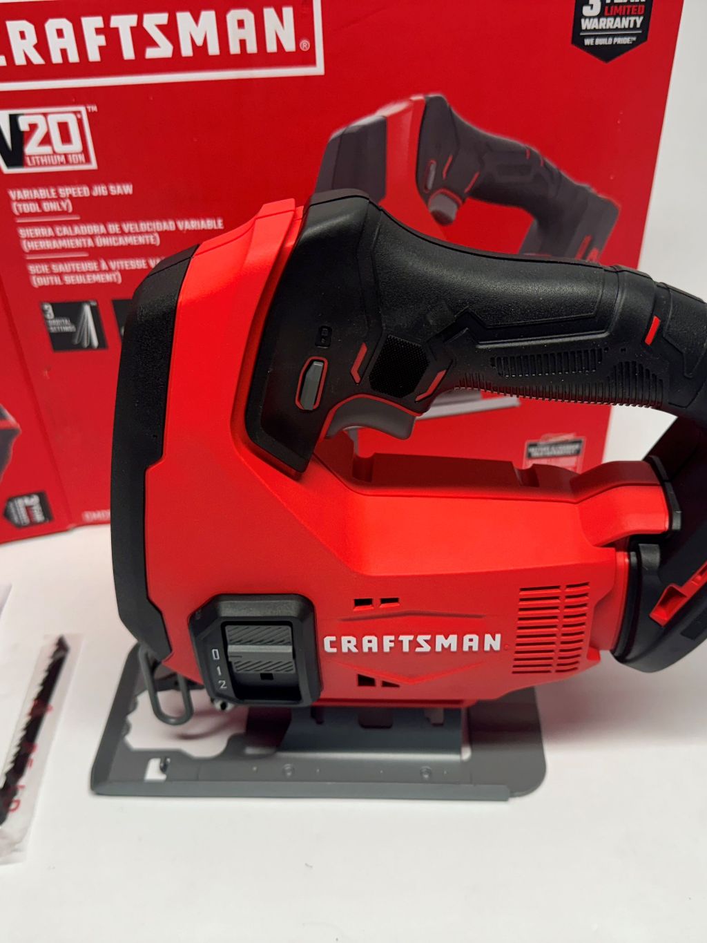CRAFTSMAN CMCS600B 20-volt Max Variable Keyless Cordless Jigsaw (Bare ...