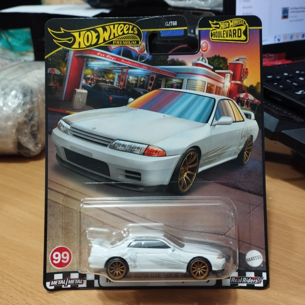 Hot Wheels Premium Car Culture Nissan Skyline GT-R (BNR32) (White ...