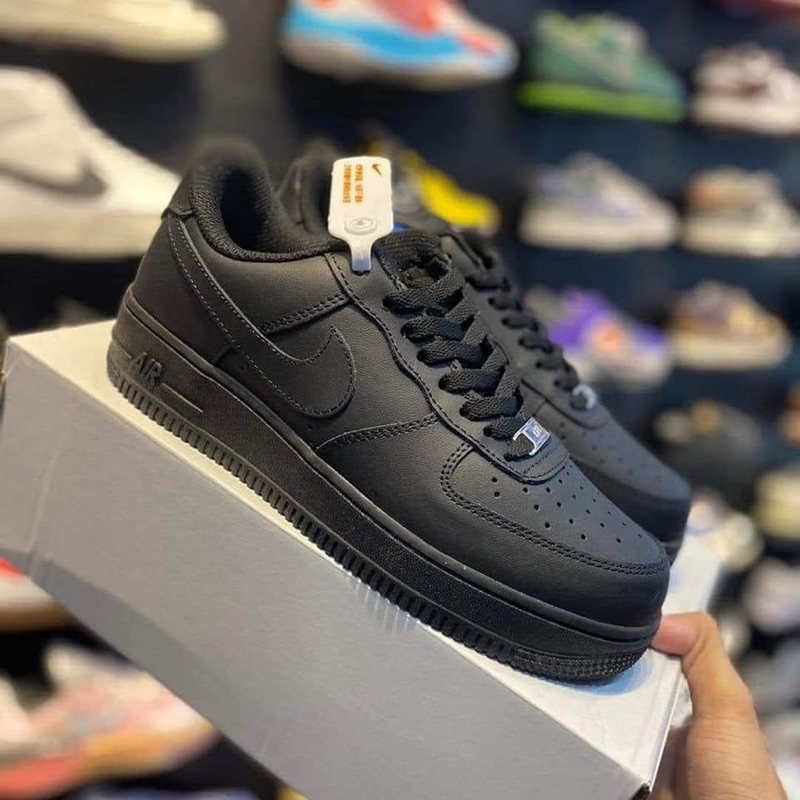 AF1 triple white & Triple black FOR MENS AND WOMENS FREE SOCKS MADE IN ...