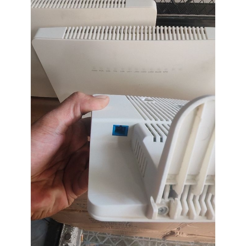 ECHOLIFE HG8145V flasg XPON WITH 12V 1.5 ADAPTOR use 2ndhand free ...