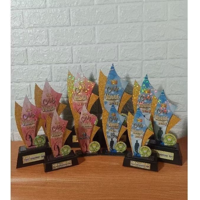 Chris Art'z Personalized Plaque and Trophy for Pageant made with sintra ...