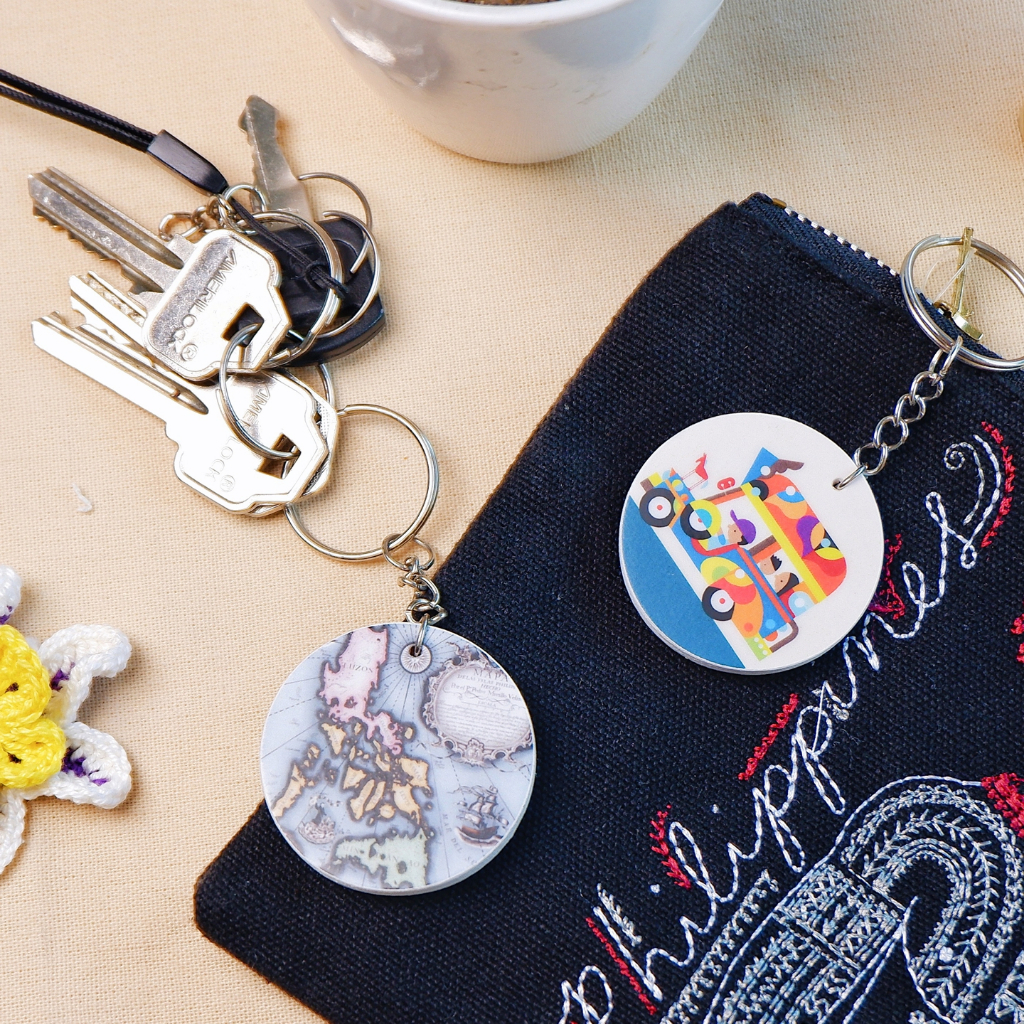 Papemelroti Philippine Souvenir Keychain | Philippine Map Jeepney Round ...